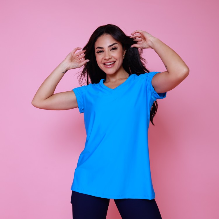Blusa Básica Decote V - Azul Turquesa Intenso - Eletrika